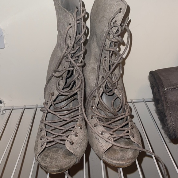 PrettyLittleThing | Shoes | Tobi Bottles Size 65 | Poshmark